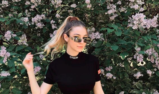 bxbx.margo Slideshow • JerkOffToCelebs